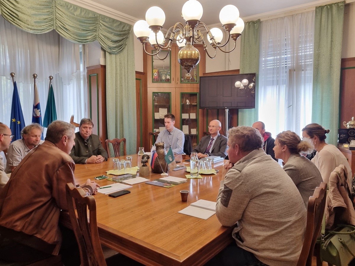 Vodstvo LZS z državnim sekretarjem Krajčičem o aktualnih temah s ...